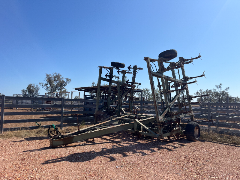 Lot 57 - John Shearer Trashworker Scarifier | AuctionsPlus