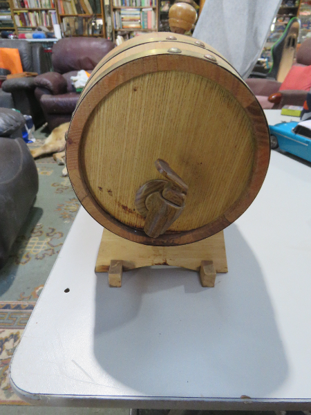 LOT 100 - ANTIQUE RARE WADDINGTON TAVERN BARREL | AuctionsPlus