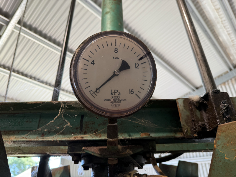 Lot 292 - Mac Lodge King Pinner Hydraulic Wool Press | AuctionsPlus