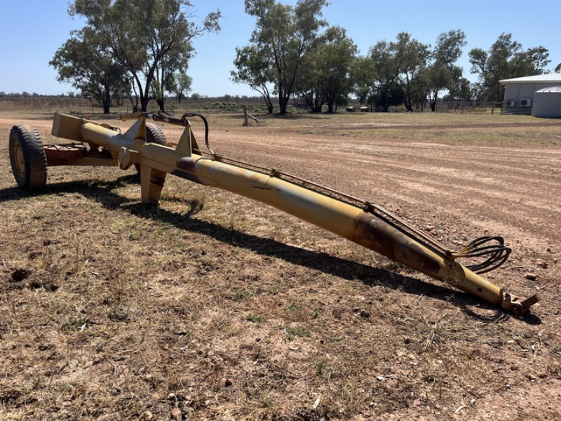 Lot 61 - 8m x Land Plane | AuctionsPlus