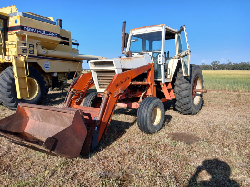 Lot 7 - CASE 1270 WITH CHALLNEGE 358-E LOADER BUCKET & PALLET FORKS ...