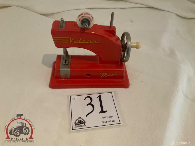 Lot 31 - Vulcan Minor sewing machine | AuctionsPlus