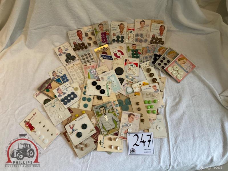 Lot 247 - Assorted vintage buttons | AuctionsPlus