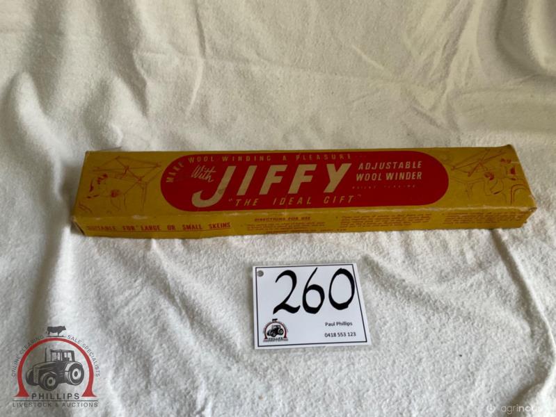 Lot 260 - Vintage Jiffy adjustable wool winder | AuctionsPlus