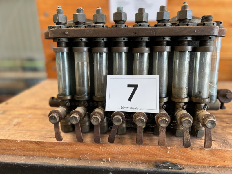 Lot 7 - Mechanical lubricator | AuctionsPlus