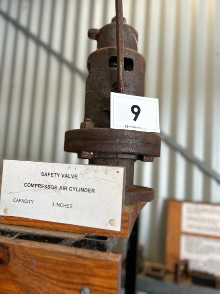 Lot 9 - Compressor air cylinder safety valve | AuctionsPlus