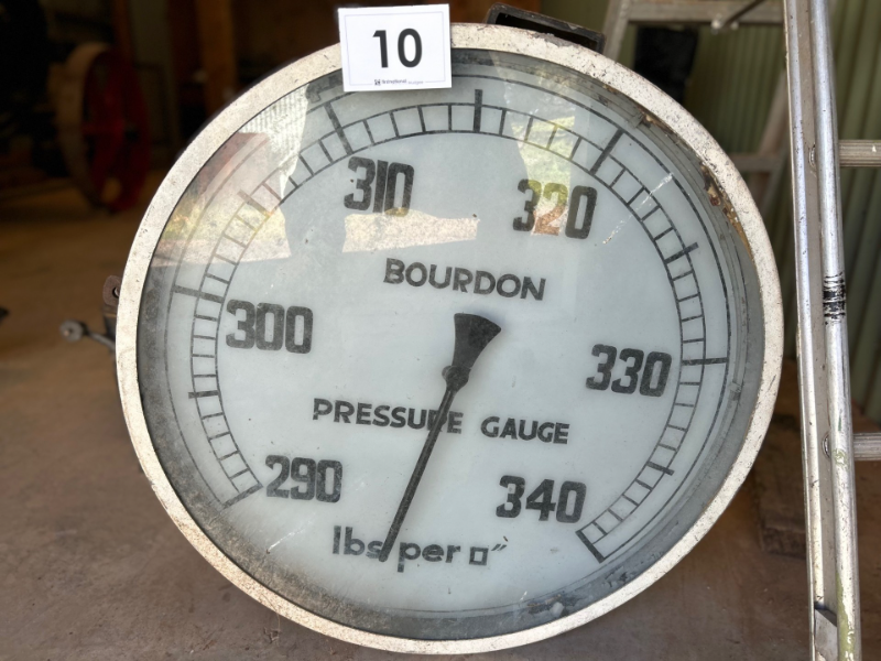 Lot 10 - Pressure gauge | AuctionsPlus