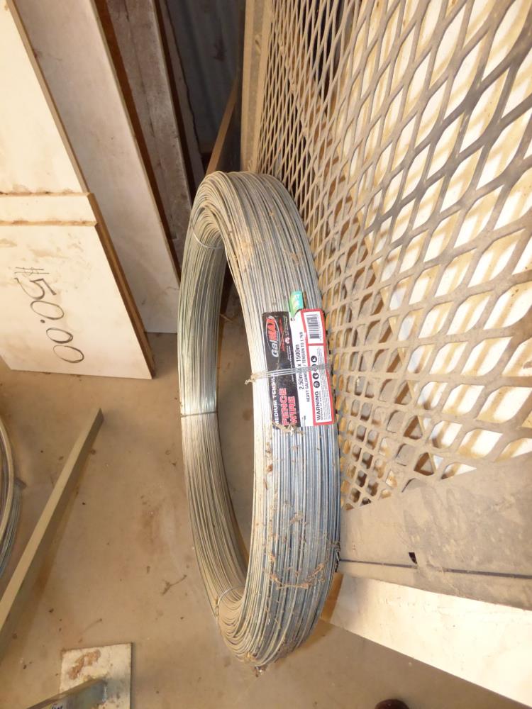 Lot 207 - 1 Roll of Medium tensile 2.5x1500m plain wire | AuctionsPlus