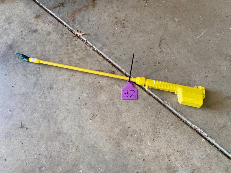 Lot 32 - Cattle prodder | AuctionsPlus