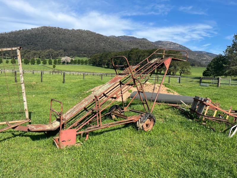 Lot 311 - Hay elevator | AuctionsPlus