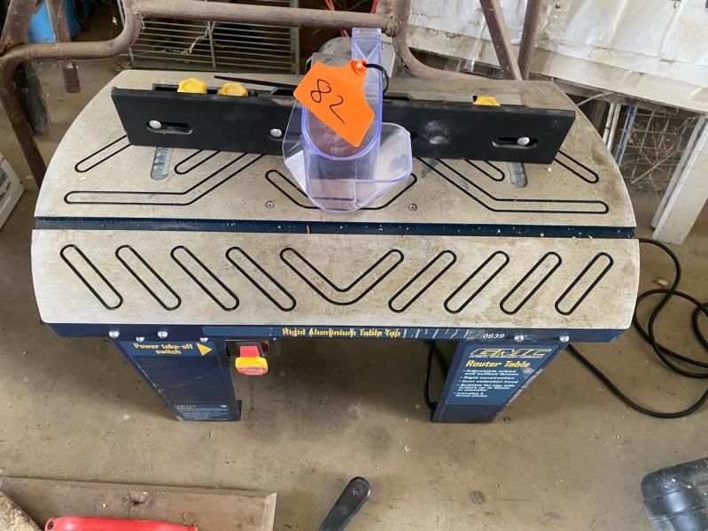 Lot 82 - Electric GMC Router table | AuctionsPlus