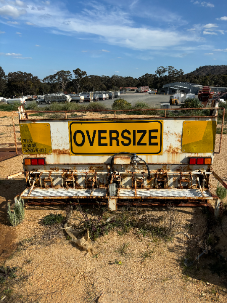 Lot 66 - Sealing spreader box | AuctionsPlus