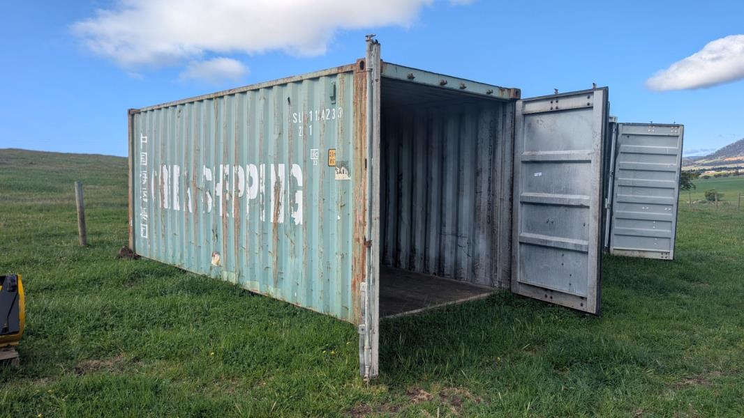 Lot 3 - Shipping Container 20' x 8' | AuctionsPlus