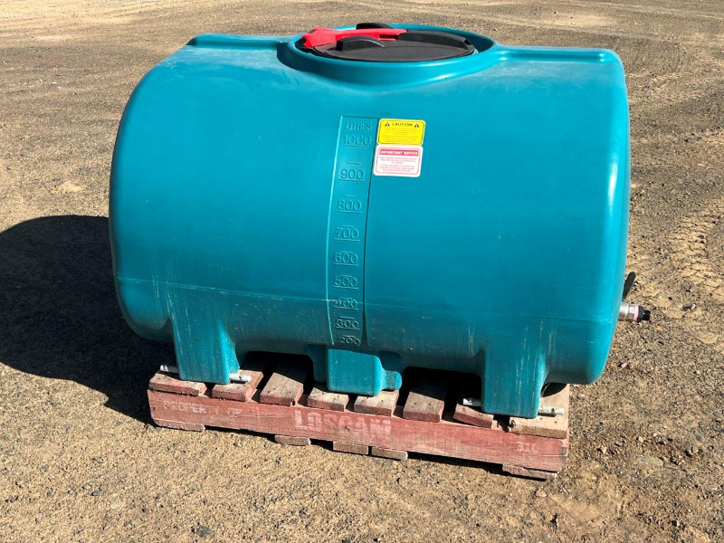 Lot 34 - 1000L SPRAY TANK | AuctionsPlus