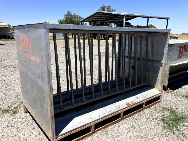 Lot 155 - BOYD HAY FEEDER | AuctionsPlus