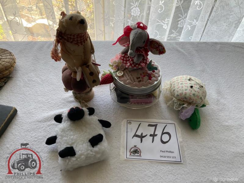 Lot 476 - Assorted Sewing Items | AuctionsPlus