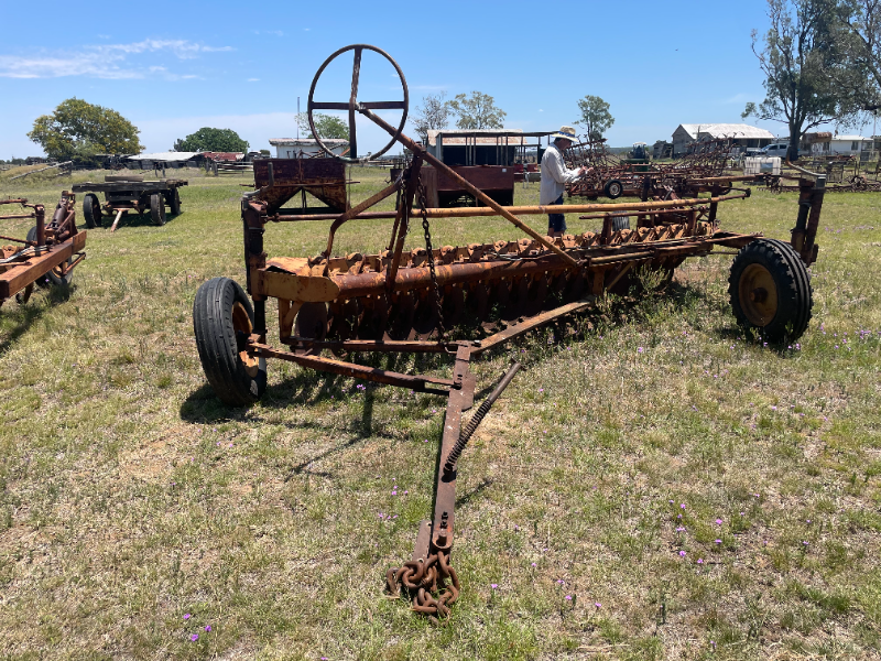 Lot 14 - Chamberlain one way disc plough, 18 discs | AuctionsPlus