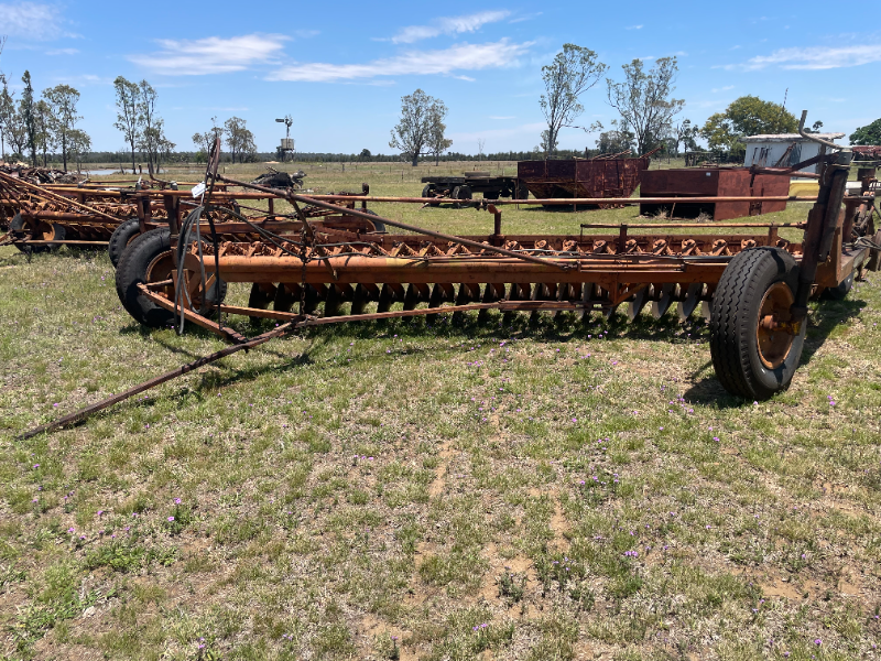 Chamberlain One Way Disc Plough,22 discs, hydraulics, all as new tyres ...