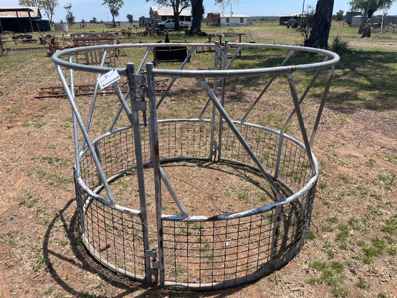Lot 21 - Round Cattle Feeder | AuctionsPlus