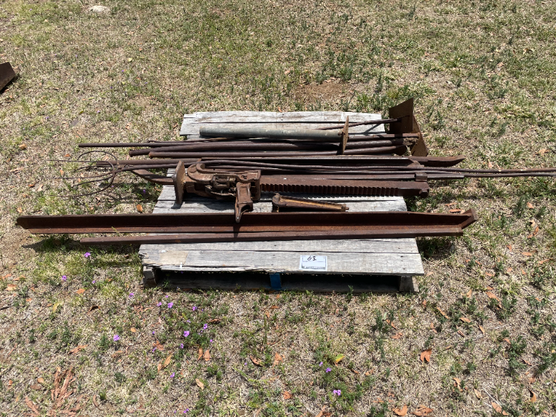 Lot 63 - Wallaby Jack, hand tools and sundries | AuctionsPlus
