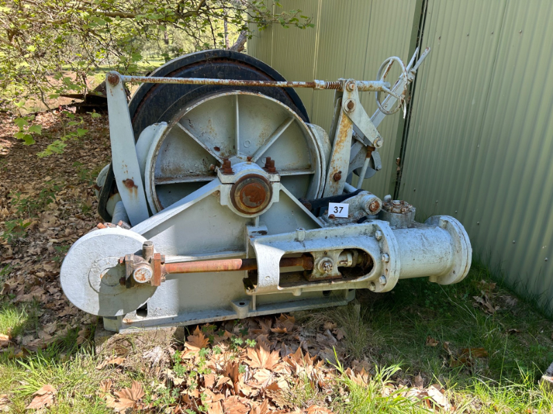 Lot 37 - Steam winch | AuctionsPlus