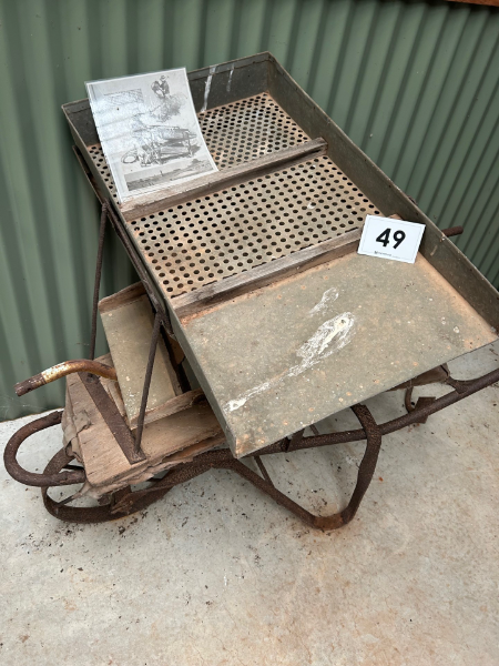 Lot 49 - Dry blower sluice | AuctionsPlus