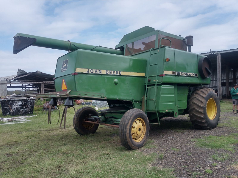 Lot 81 - John Deere 7720 header | AuctionsPlus