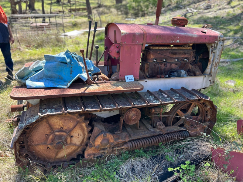 Lot 122 - Allis Chalmers Model M crawler | AuctionsPlus