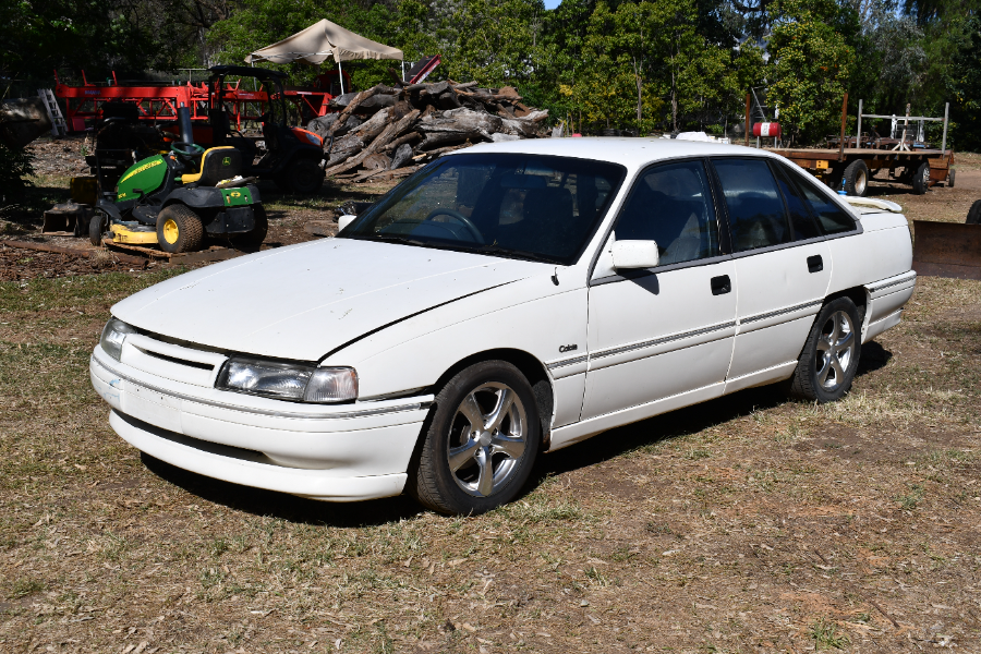 Lot 4 - Holden Commodore VN Calais sedan | AuctionsPlus