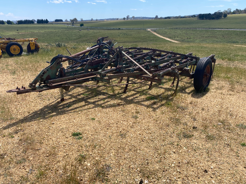 Lot 232 - John Shearer Level Lift Scarifier | AuctionsPlus