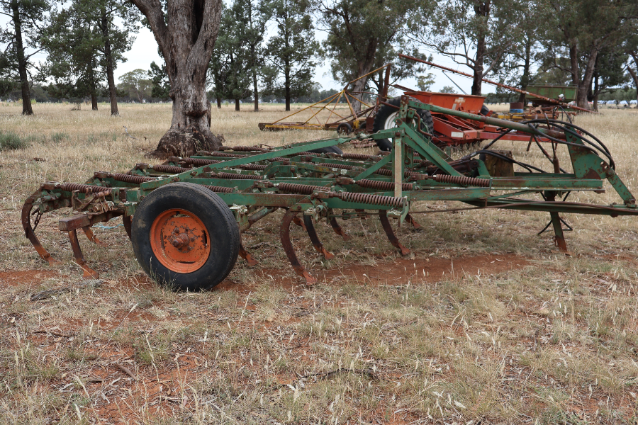 Lot 102 - John Shearer Scarifier 21 Tynes | AuctionsPlus