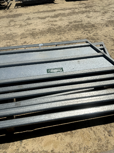 Lot 16 - 2x Cattle Ramp Sides | AuctionsPlus