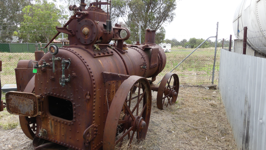 Lot 4 - Steam Engine | AuctionsPlus