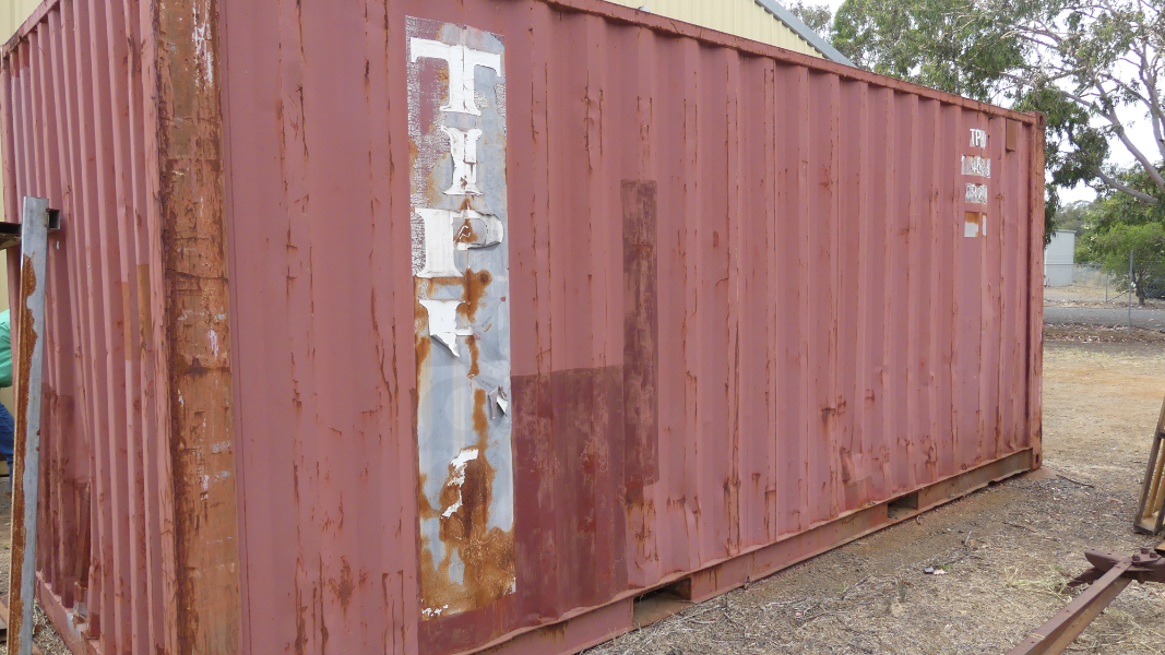 Lot 155 - 20' Shipping Container | AuctionsPlus
