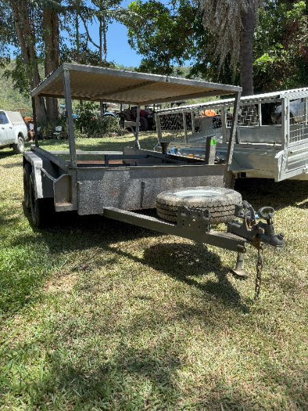 Lot 15 - Tandem Trailer with roof | AuctionsPlus