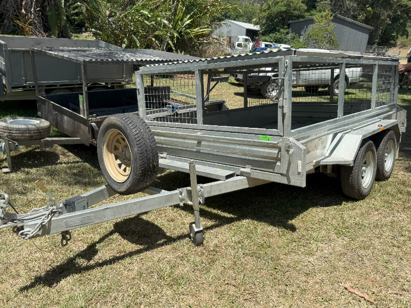Lot 16 - Tandem Trailer with roof | AuctionsPlus