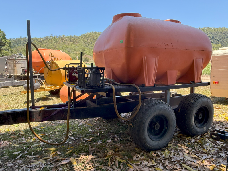 Lot 27 - Tandem cane trailer with 5,000ltr water tank | AuctionsPlus