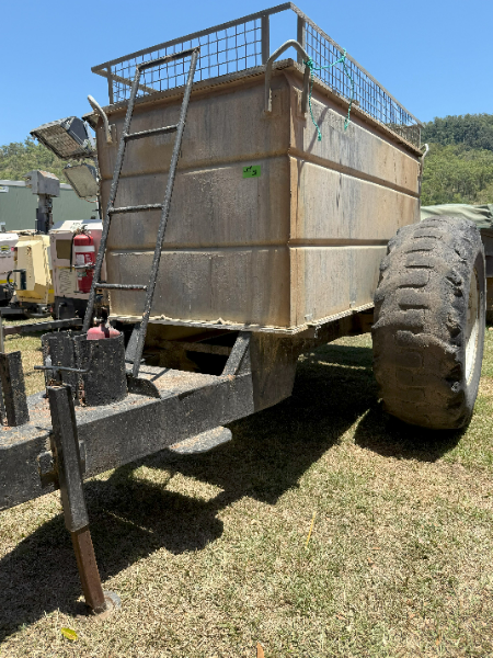 Lot 31 - Heavy duty galvanised steel water tank on trailer | AuctionsPlus