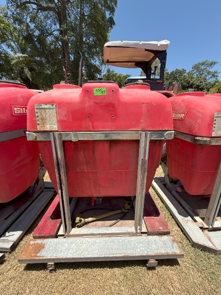 Lot 47 - Silvan tank on 3pl carryall | AuctionsPlus