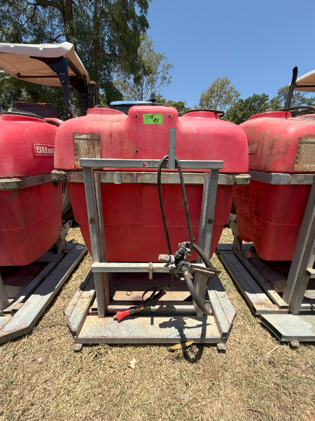 Lot 49 - Silvan tank on 3pl carryall | AuctionsPlus