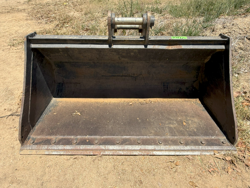 Lot 60 - Broad GP Bucket | AuctionsPlus