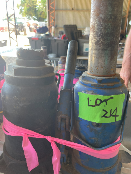 Lot 214 - Heavy Duty Bottle Jacks | AuctionsPlus