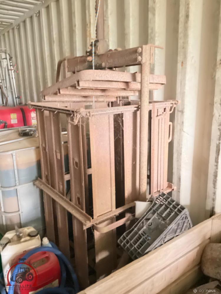Lot 43 - Old Wool Press | AuctionsPlus