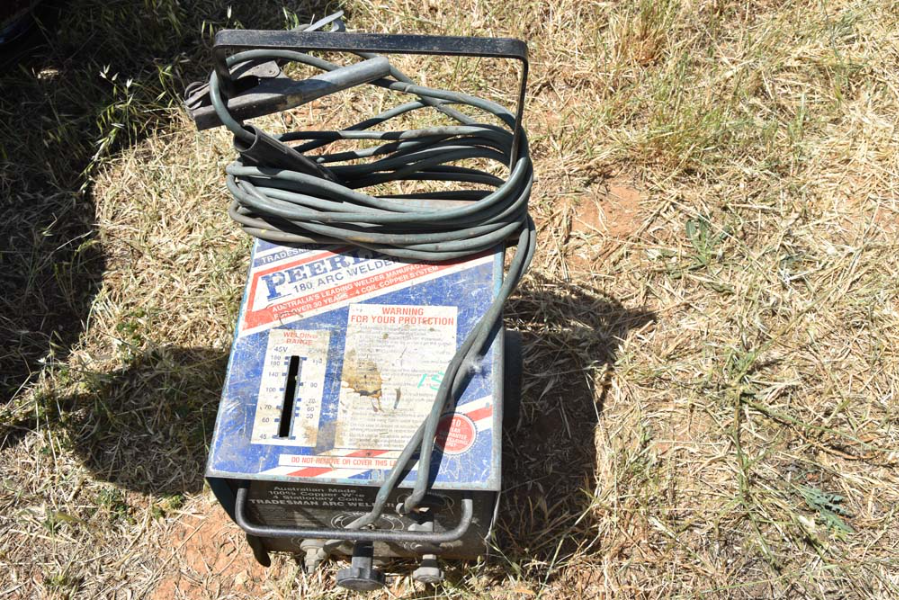 Lot 61 - Peerless 180 amp Welder | AuctionsPlus