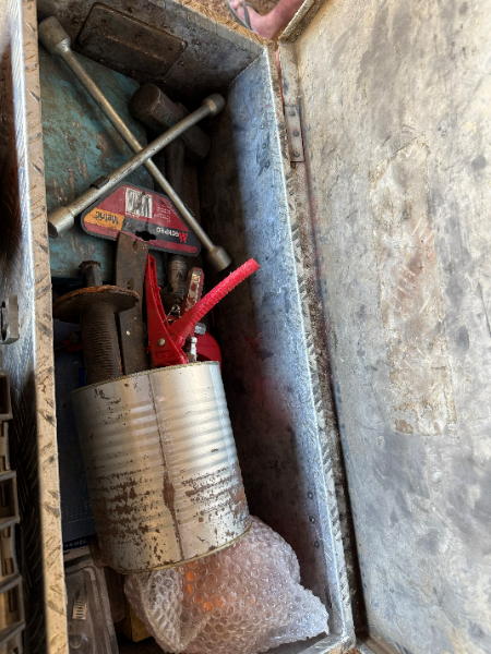Lot 168 - Toolbox with assorted workshop content | AuctionsPlus