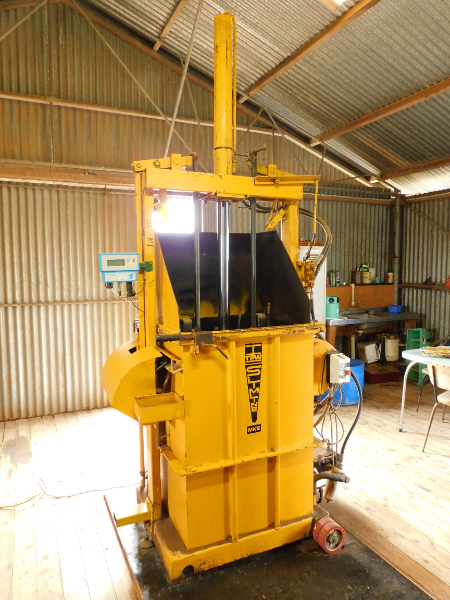 Lot 712 - TPW MK ll Single Phase Wool press | AuctionsPlus
