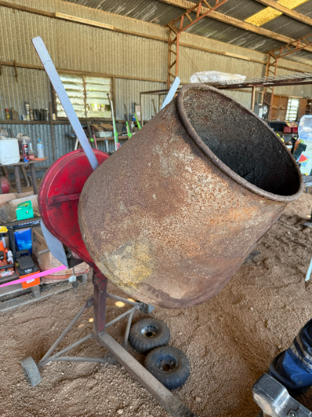 Lot 269 - Trimore Electric Cement Mixer | AuctionsPlus