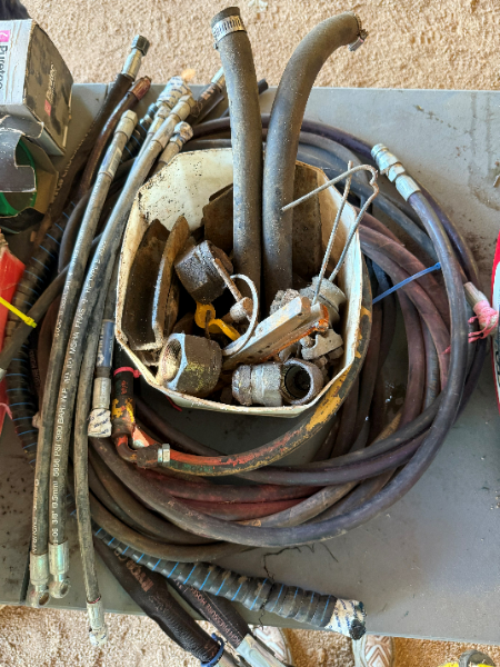 Lot 207 - Hydraulic fittings, hoses & attachments | AuctionsPlus