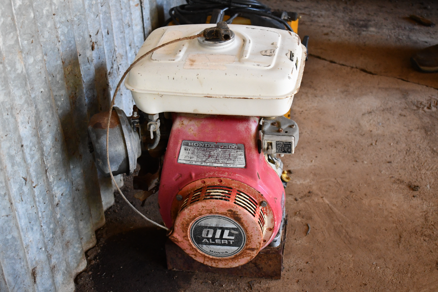 Lot 54 - Honda G300 engine | AuctionsPlus