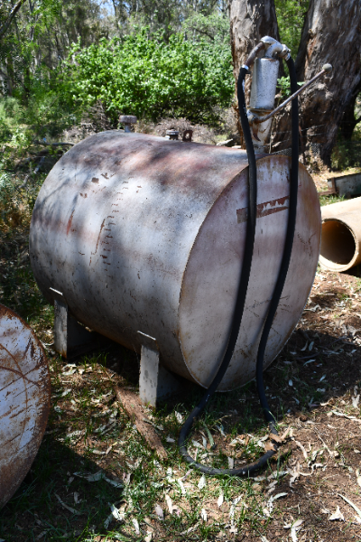 Lot 68 - Fuel tank (tall) | AuctionsPlus